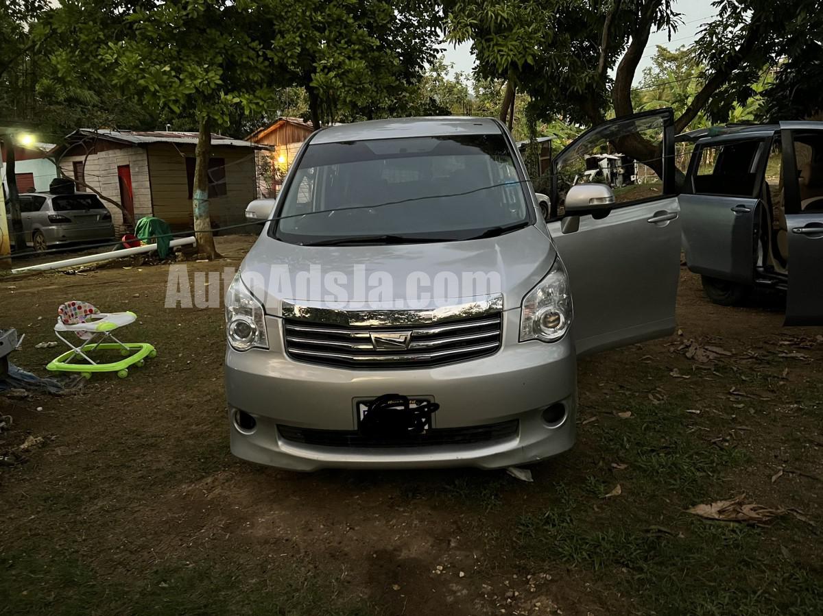 2013 Toyota Noah for sale in Westmoreland, Jamaica | AutoAdsJa.com