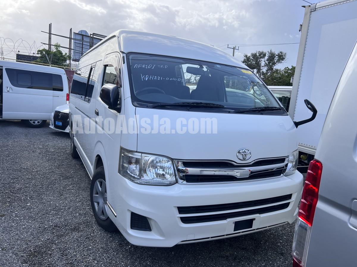 2013 Toyota High top hiace for sale in Kingston / St. Andrew, Jamaica